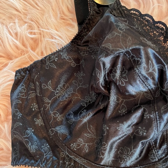 Playtex | Intimates & Sleepwear | New Playtex Secrets Signature Florals ...